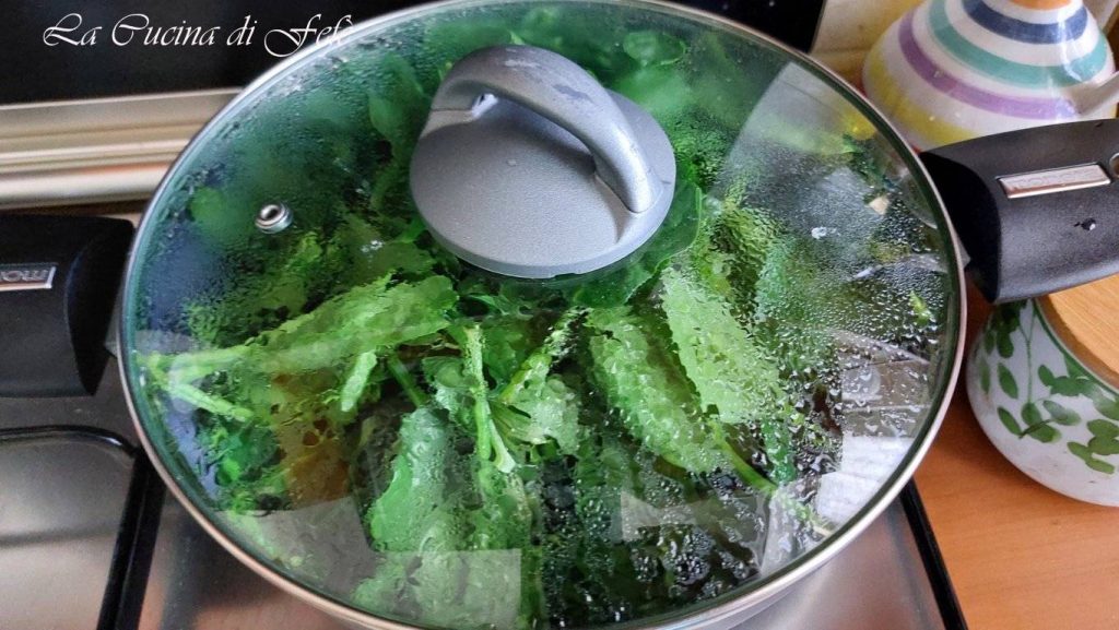 CRISPY PHYLLO SPIRAL WITH RICOTTA AND SPINACH - Delicious Recipes