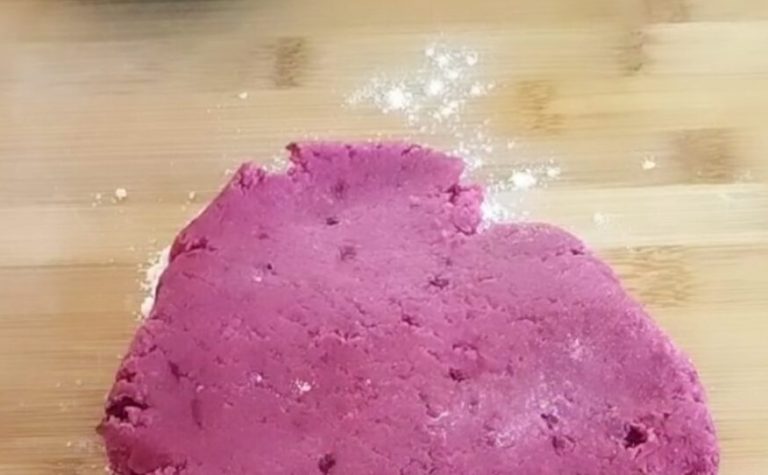 Strawberry Cookies with Beetroot Shortcrust Pastry - Delicious Recipes