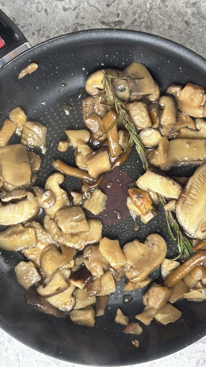 Polenta with Mushrooms and Cheese Cream: Easy and Creamy Recipe ...