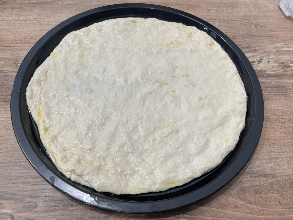 Margherita Pizza in a Pan: The Perfect Recipe for Pizza Day - Delicious ...