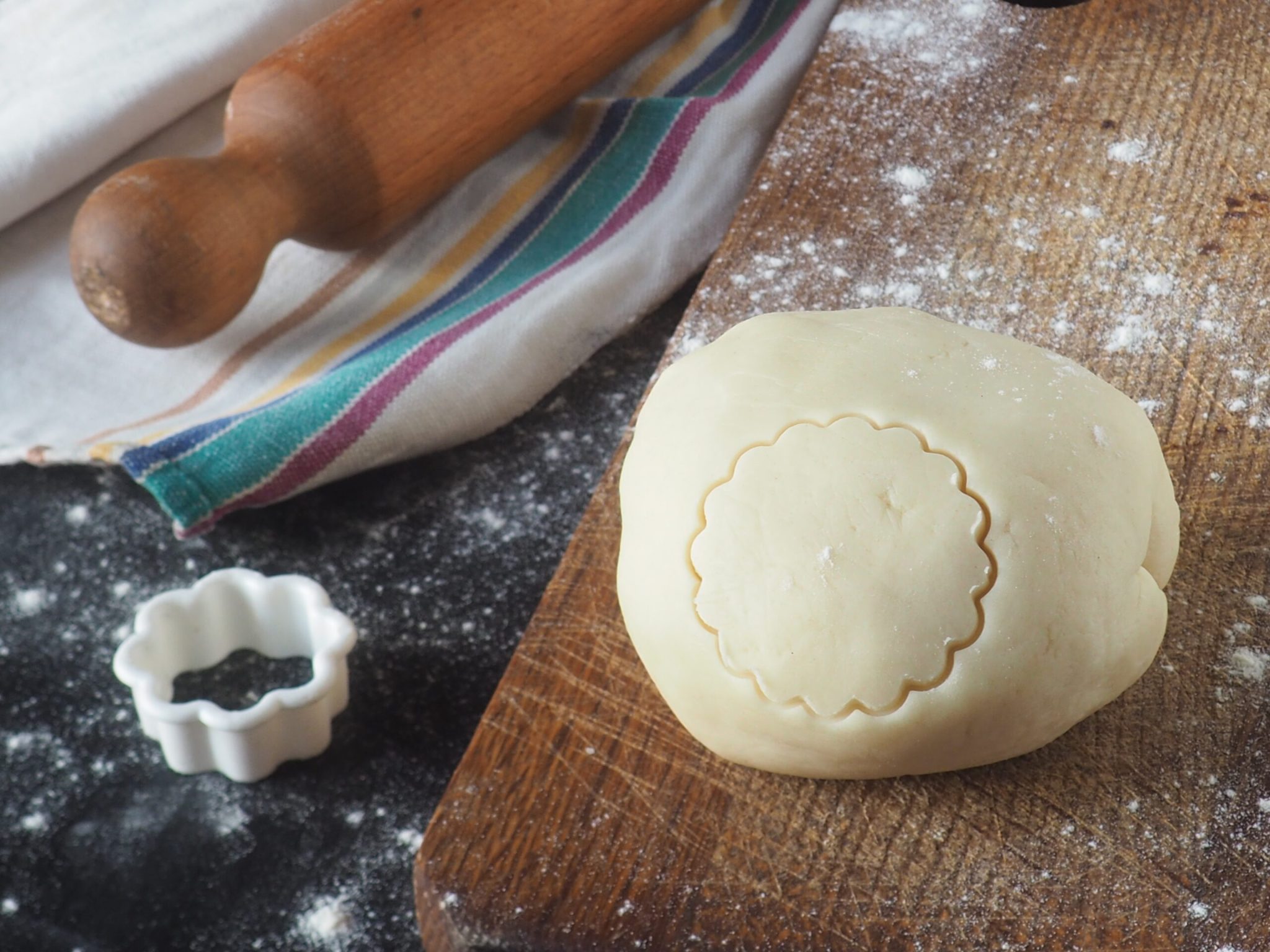 Apple Roses and Shortcrust Pastry - Delicious Recipes
