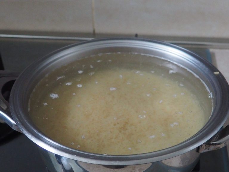 Poke bowl with rice, salmon, and peach - Delicious Recipes