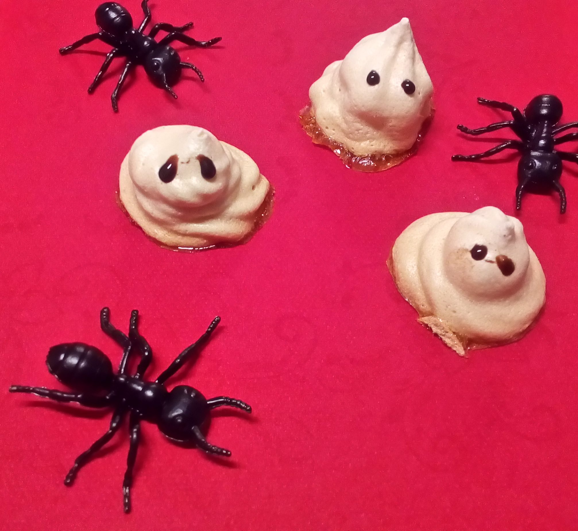 Halloween Ghosts (meringues) - Delicious Recipes