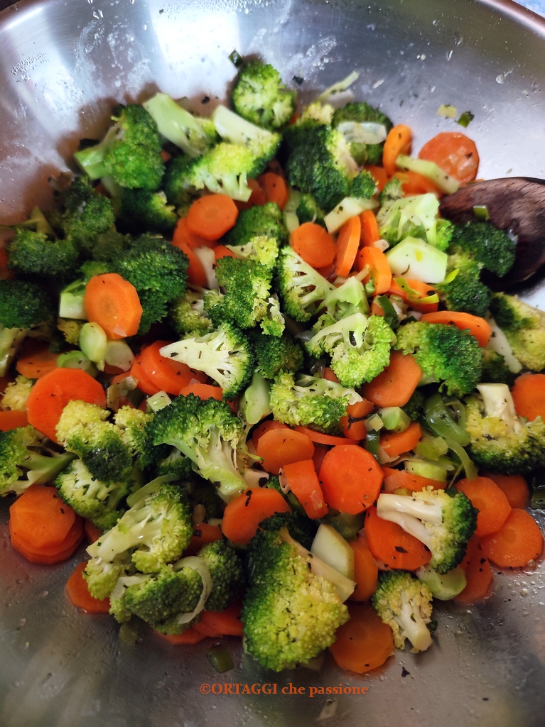 Pan-Fried Broccoli and Carrots - Delicious Recipes