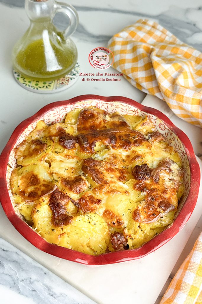 Potato casserole with sausage and mozzarella - Delicious Recipes