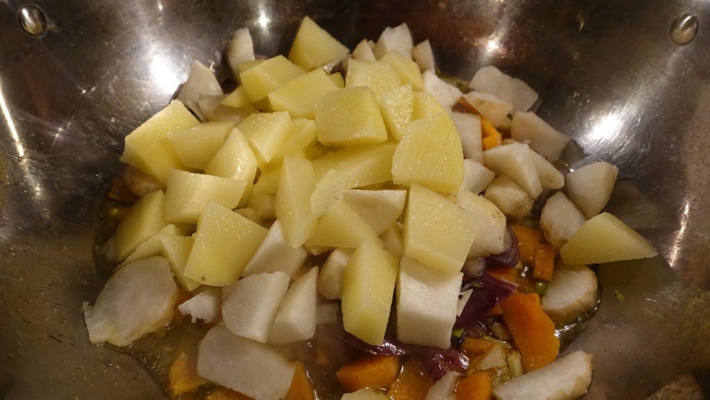 Soupe de pommes de terre et topinambours - Recettes délicieuses