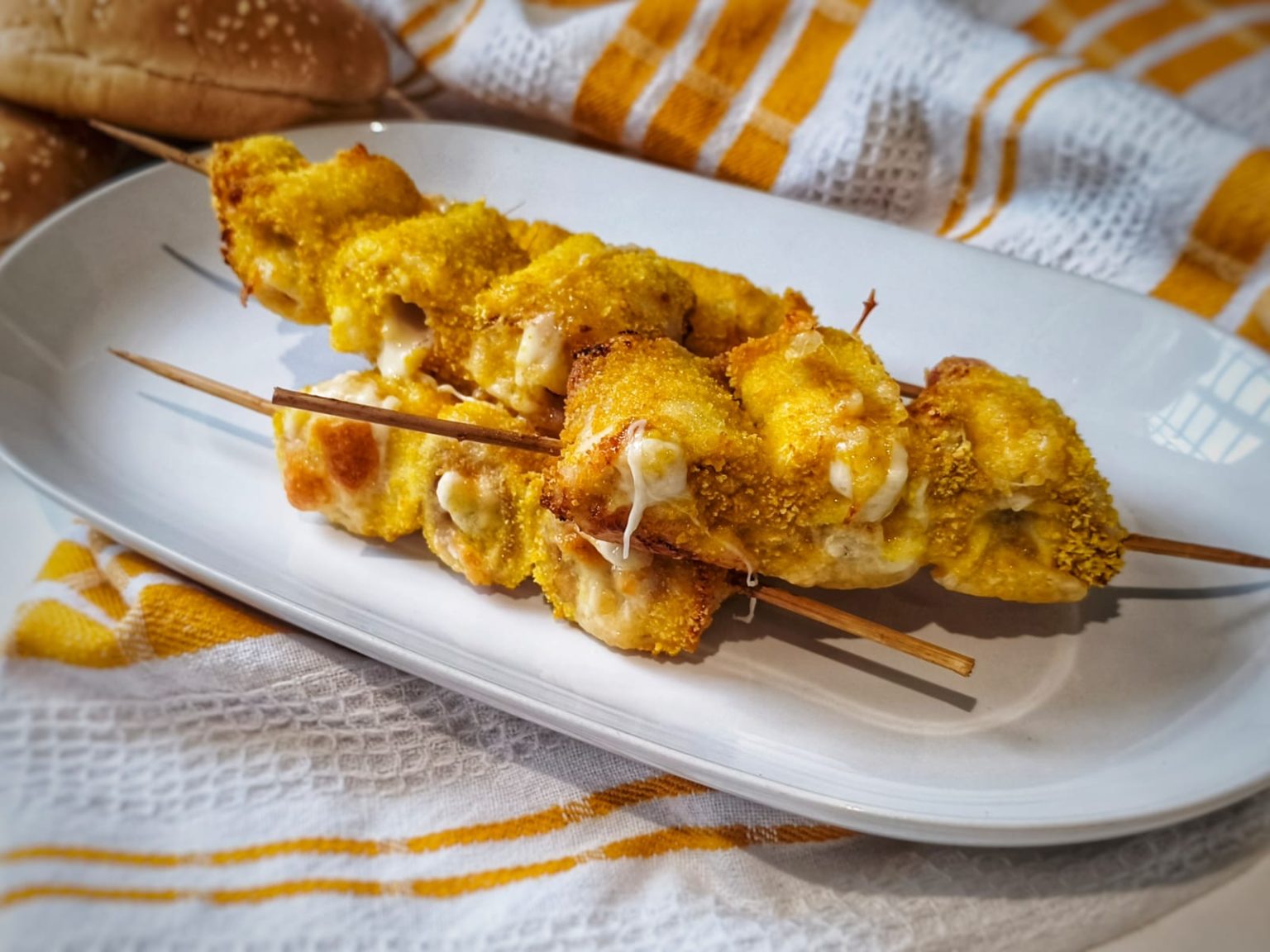 Brochetas de pechuga de pollo con jamón y queso en freidora de aire ...