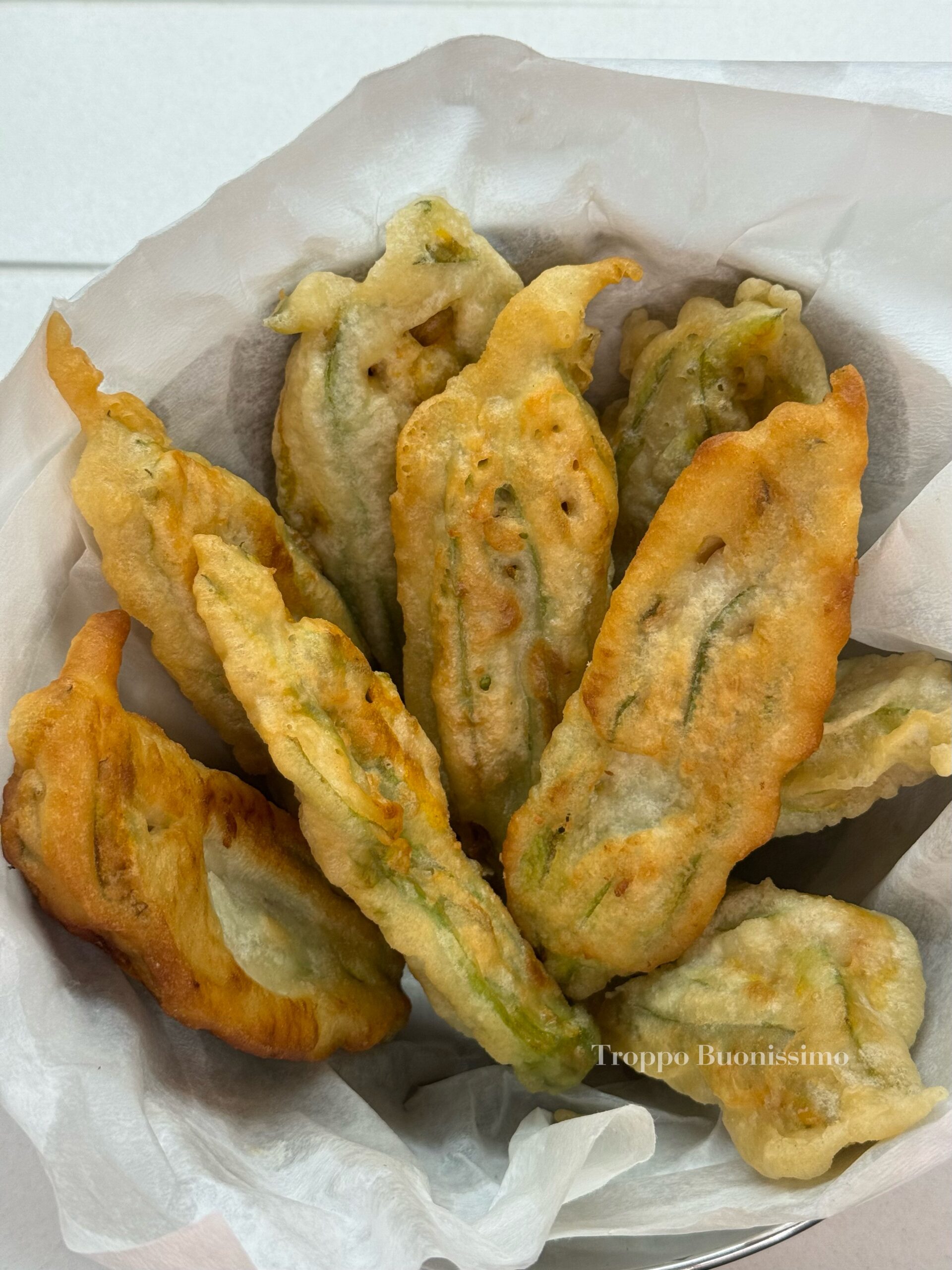 Flores de calabacín en tempura crujiente - Receta fácil y rápida ...