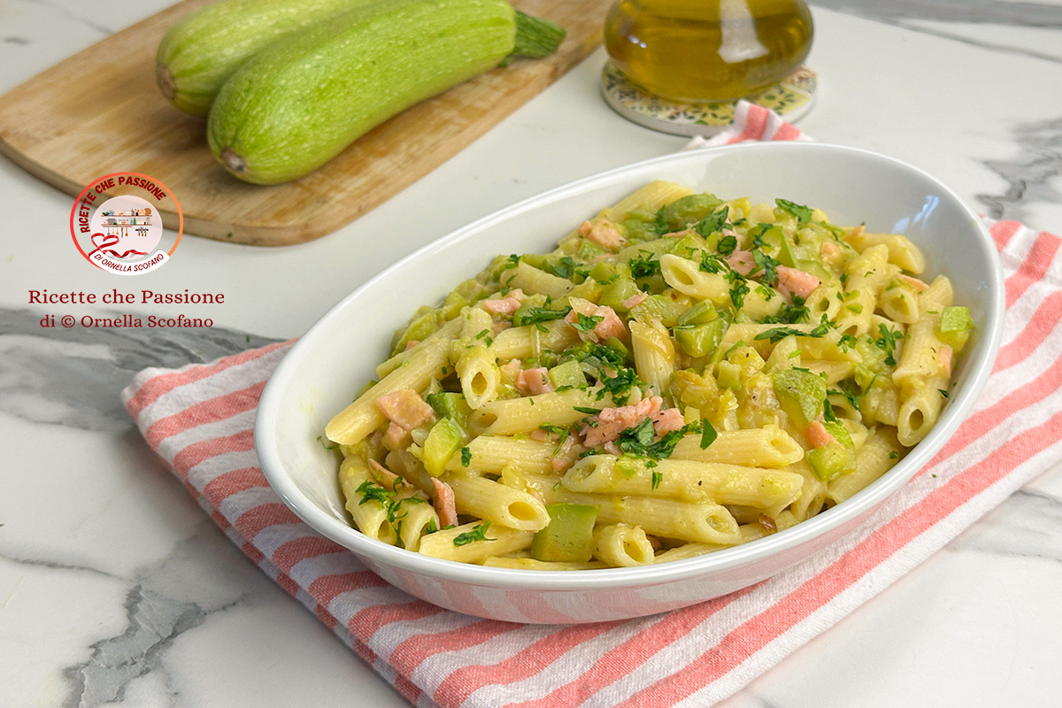 Pasta con calabacines y salmón ahumado cremosa - Recetas deliciosas
